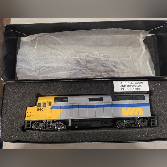 Bachmann | Toys | Bachmann Spectrum Ho Scale Via Rail Emd F4ph Diesel ...